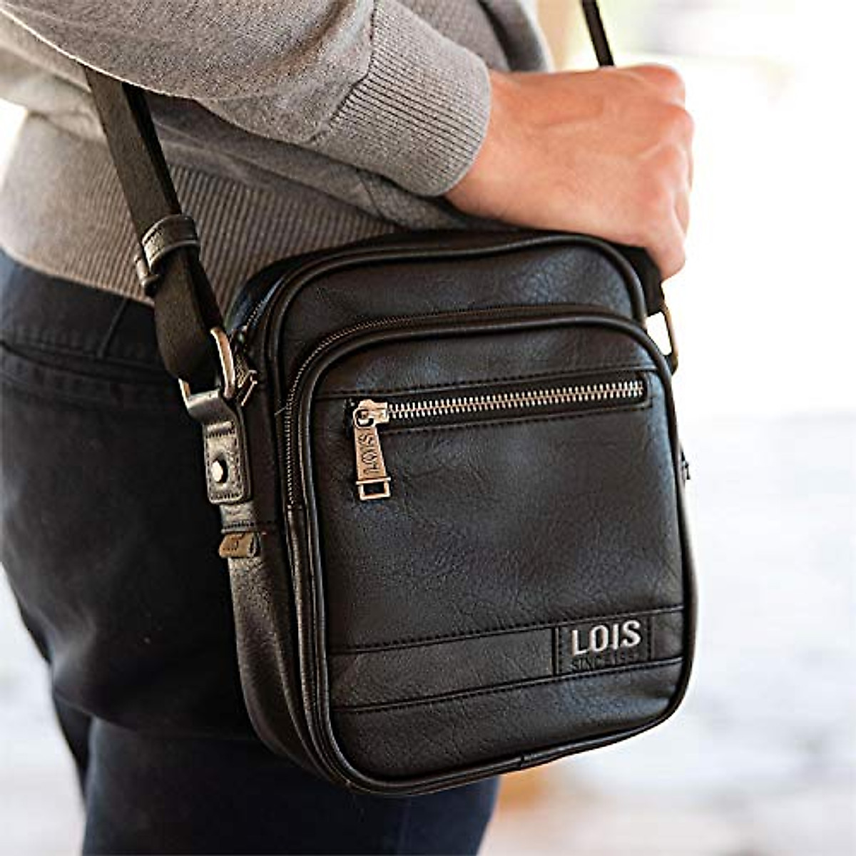 Lois Contemporary, Black