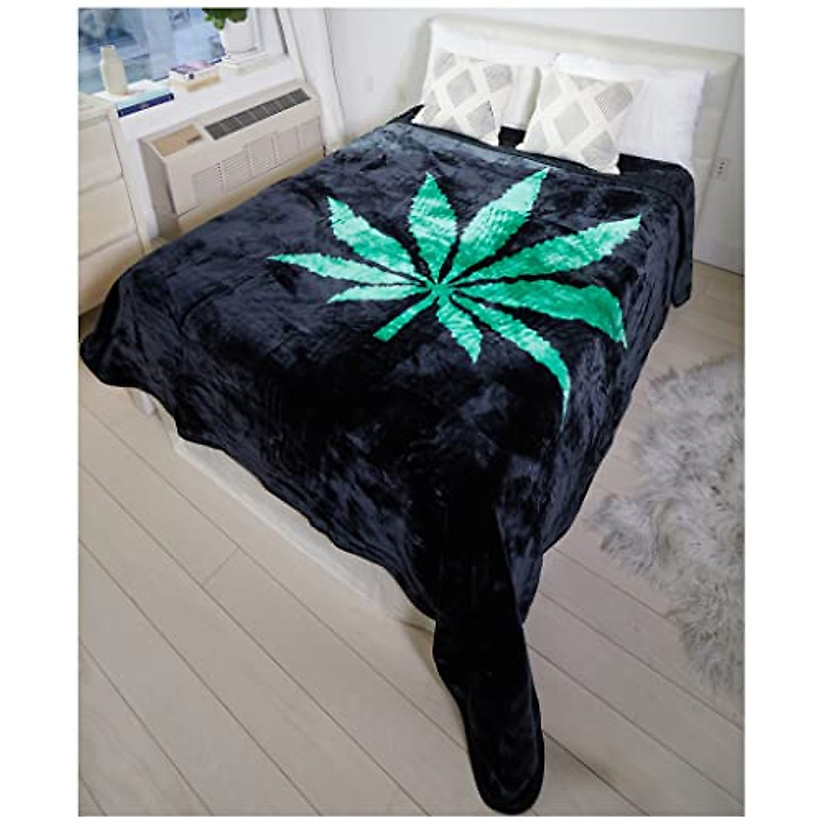Hiyoko Weed Blanket Faux Fur Throw Blanket Queen Size – Marijuana Gifts for Stoners Faux Mink Warm Blanket
