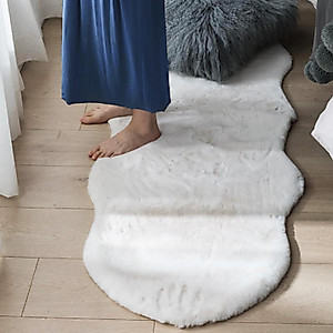 Rehert Luxury White Fluffy Rug, 2x6 Fluffy Shaggy Soft Faux Rabbit Fur Rug, Bedside Rugs Non Slip Rug, Throw Washable Rug