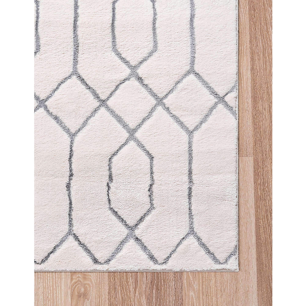 Unique Loom Glam Collection Area Rug - Trellis (3' 3" x 5' 3" Rectangle, White Silver/ Silver)