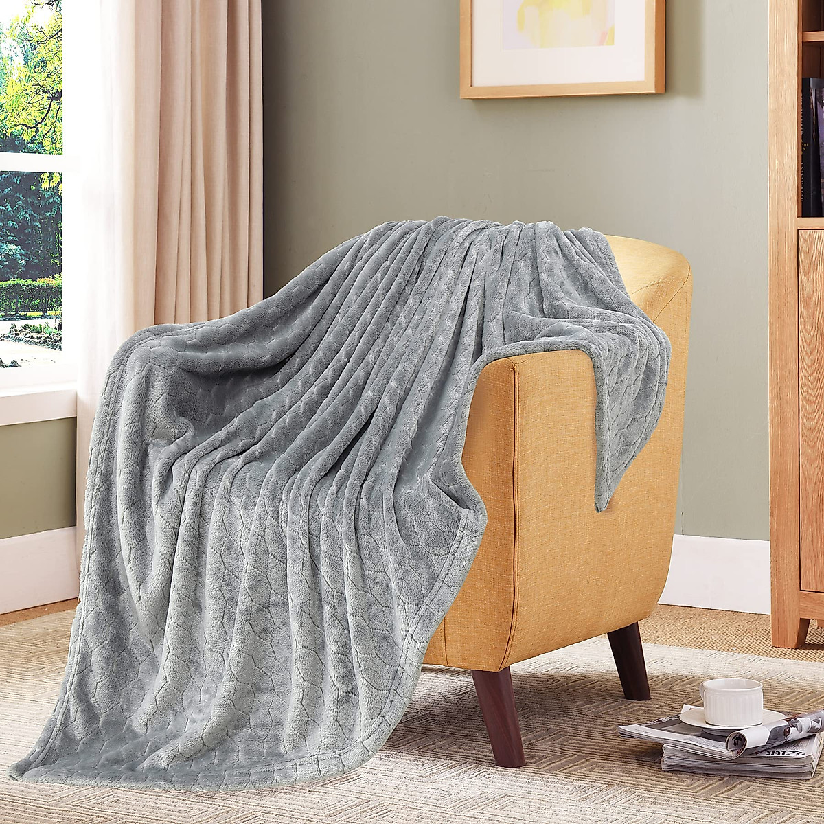 TOONOW Fleece Blanket Super Soft Cozy Throw Blanket 50" x 60", Lightweight Fuzzy Comfy Textured Flannel Blanket Winter Warm Plush Throw Blankets for Couch, Sofa, Bed, Light Grey