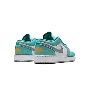 Nike Men's AIR Jordan 1 Low Shoes, New Emerald/Taxi-white, 4 Big Kid