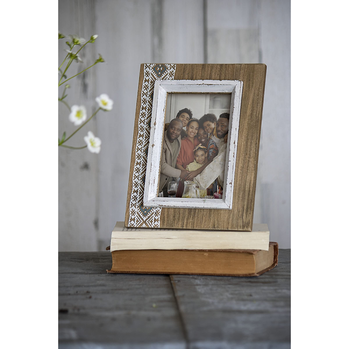 Foreside Home & Garden White Southwest Motif 4x6 Inch Wood Decorative Picture Frame