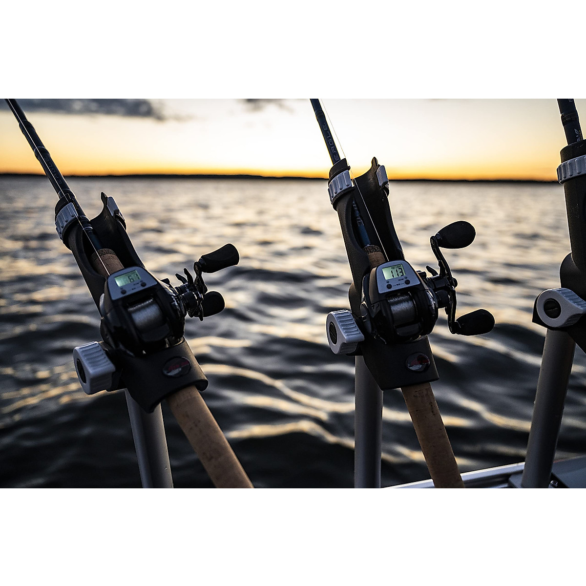 Abu Garcia Max Digital Line Counter Low Profile Baitcast Reel, Size LP (1498727), Carbon Fiber Star Drag, Max of 20lb | 9.0kg, Durable, Lightweight and Strong,Black