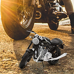 Welly Die Cast Motorcycle Silver Triumph Daytona 675, 1:18 Scale