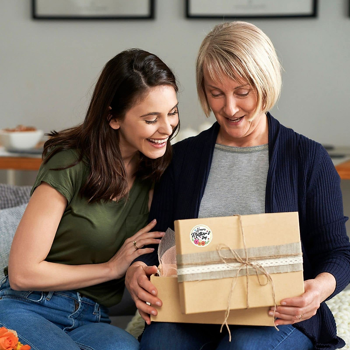 Happy Mother's Day Label Stickers Roll，1.5 inch 500 Pcs Love Heart Mothers Day Stickers, Gift Tag Stickers for Envelope Seals Party Gift Favors Box Cards Decorations