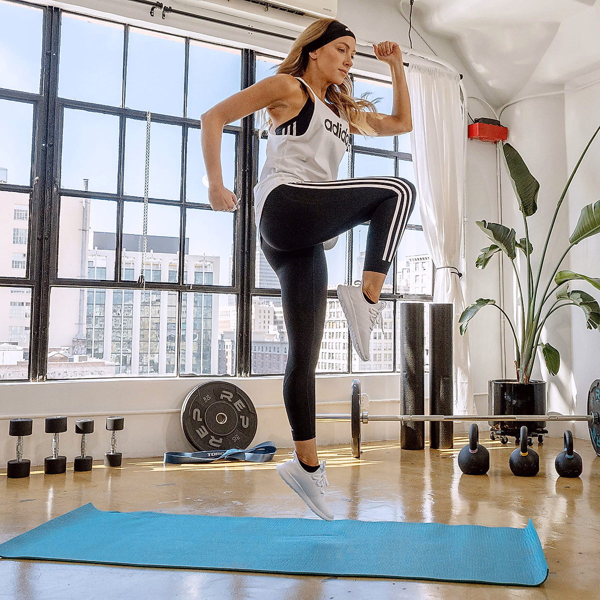 adidas Women's Essentials Plus Bucket Hat, Black/White, One Size