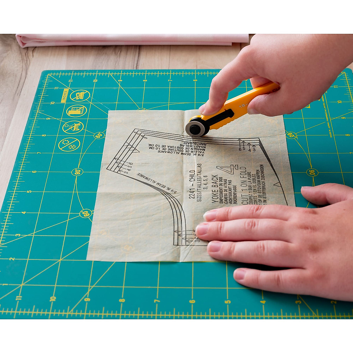 OLFA 18mm Quick-Change Rotary Cutter (RTY-4) - Rotary Fabric Cutter w/Blade Cover for Quilting, Sewing, Crafts, Scrapbooking, Replacement Blade RB18-2