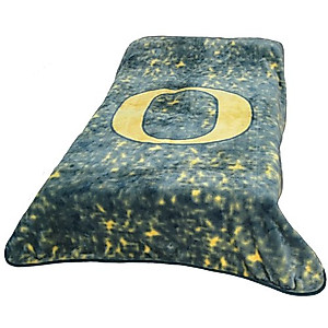 College Covers Everything Comfy Oregon Ducks Soft and Warm Huge Raschel Throw Blanket, 86" x 63"