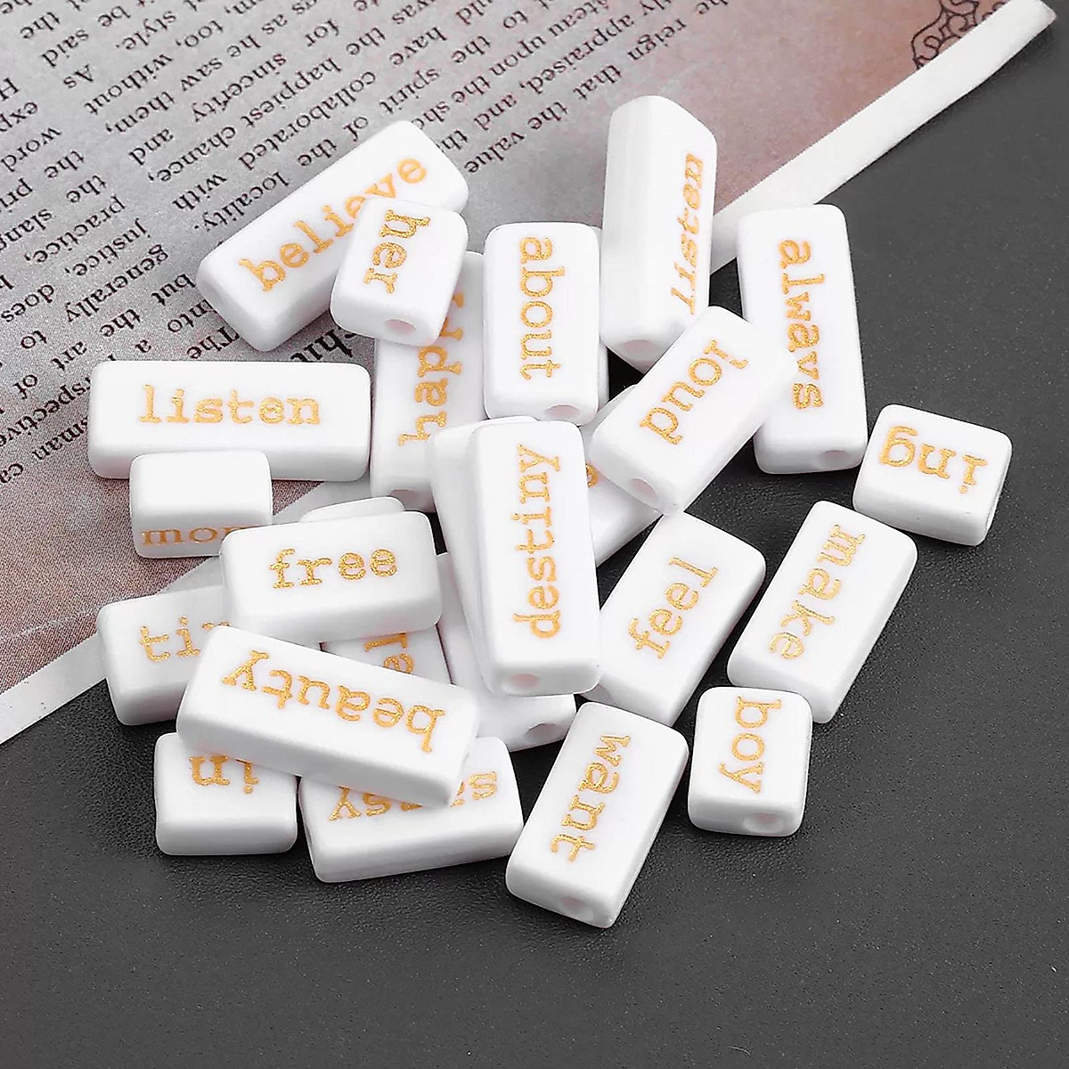 NC 300pcs White Acrylic Phrase Beads Randomly Mixed Golden Letter Pattern Word Beads Loose Spacer Beads for DIY Necklace Bracelet Jewelry Making