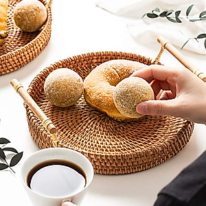 Rattan Round Serving Tray, 2 Size Hand-Woven Rattan Tray Serving Tray with Handles, Wicker Tray Basket Tray for Bread Fruit Food Coffee Breakfast Display