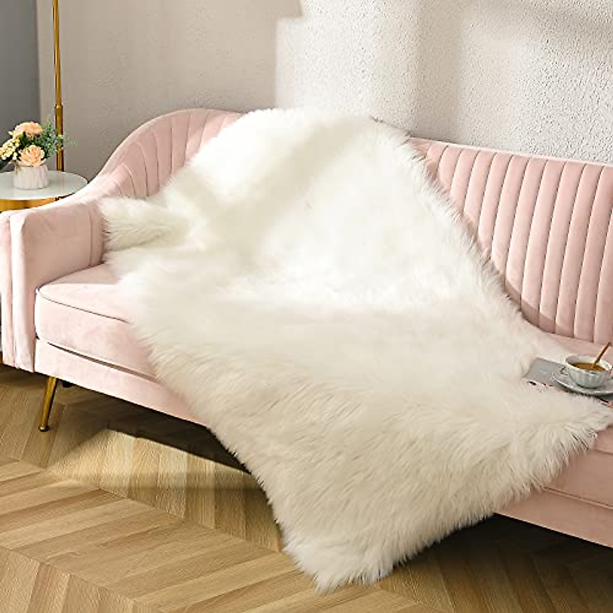 Maxsoft Fluffy Fur Rug for Bedroom, 3 x 5 Feet White Shaggy Faux Sheepskin Rugs for Girls Room Washable, Furry Throw Area Rugs for Dorm Living Room Kids Home Decor