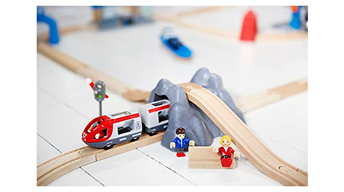 BRIO World 33773 Railway Starter Set - 26 Piece Train Set