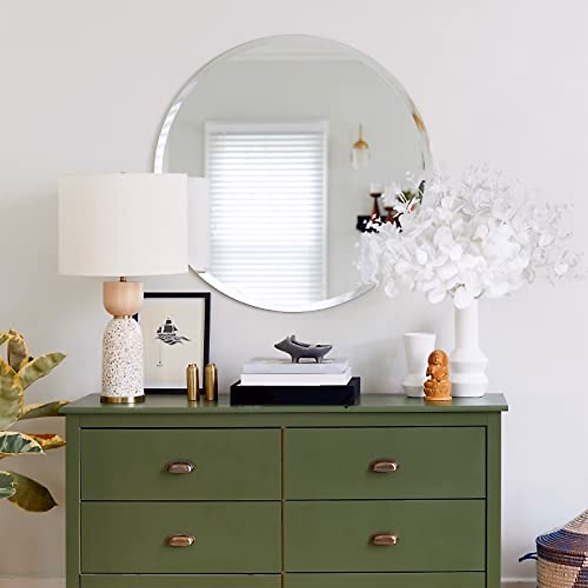 Gorgeoos 16PCS Artificial Eucalyptus Stems Bouquet White Faux Silk Eucalyptus Leaves with 4 Branches Real Touch Leaf Stem for Vase Wedding Table Centerpiece DIY Flower Arrangements Christmas Decor