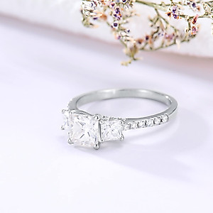 BEBEWO 1-1/3 ct.tw. Three-Stone Princess Cut Moissanite Engagement Ring for Women in 925 Sterling Silver/10k Gold/14k Gold/18k Gold, Free Personalized Engraving Name Ring (White)