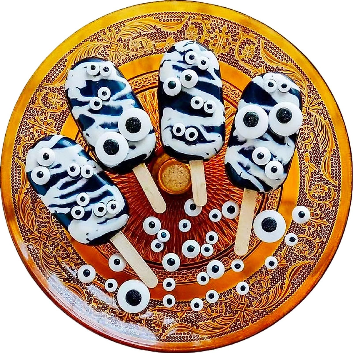 Mini Candy Eyes Edible Eyes for Decorating Edible Eyes for Cupcakes Mini Eyeball Sprinkles Edible Googly Eyes Christmas Cookie Decorations Halloween Eyes Sprinkles 2.8 OZ with Tweezers