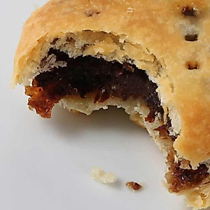 Real Lancashire Eccles Cake | British Snacks Made with Pure Butter & Dried Currants | Traditional & Delicious Fruity Cake for Any Occasion | 5.29 Oz | 4 Cakes (Pack of 1)