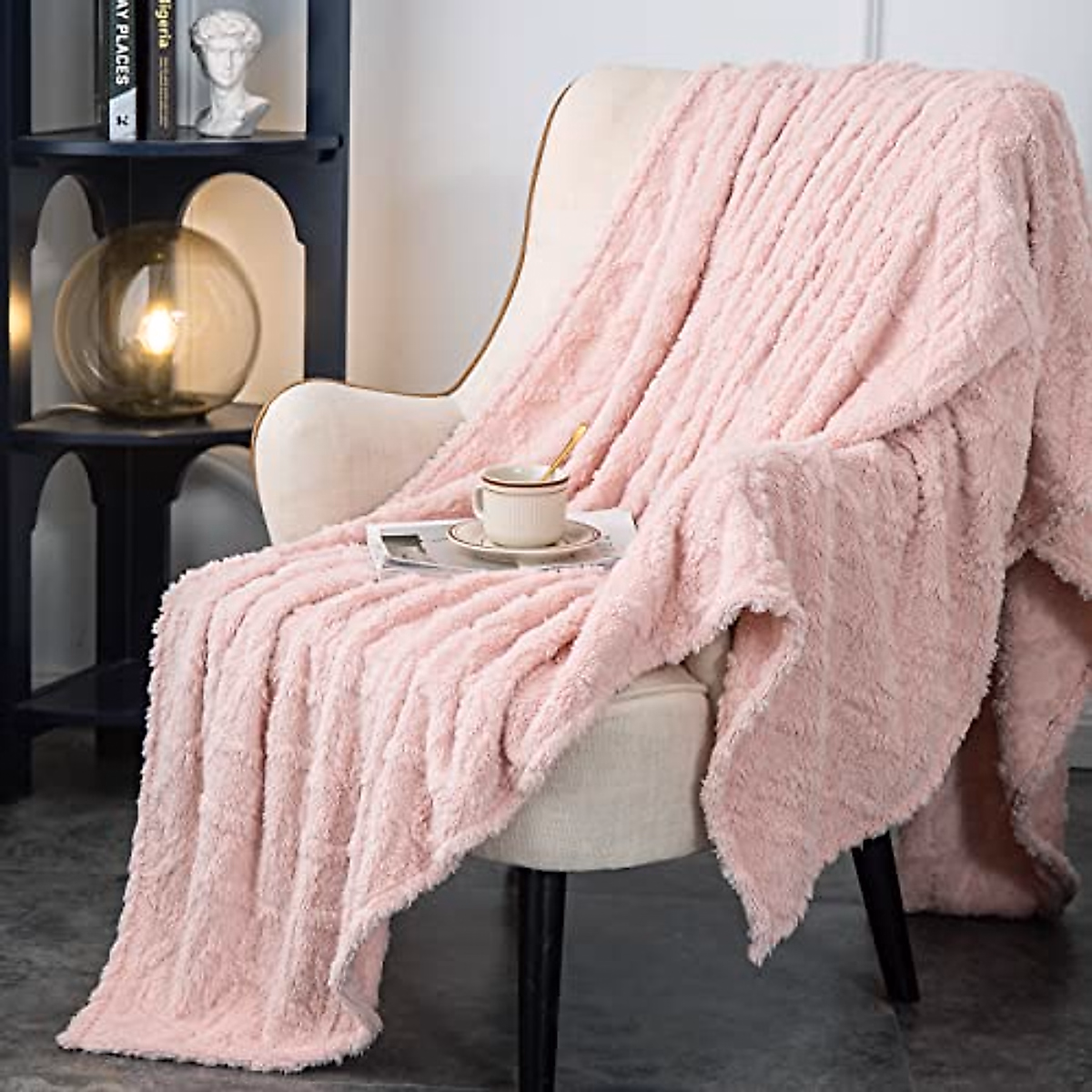 DaysU Sherpa Fleece Blanket, Throw Blanket for Couch Sofa Bed, Lightweight Fuzzy Soft Cozy Plush Warm Blankets for Winter, Pink Jacquard, Throw Size(50” x 60”)