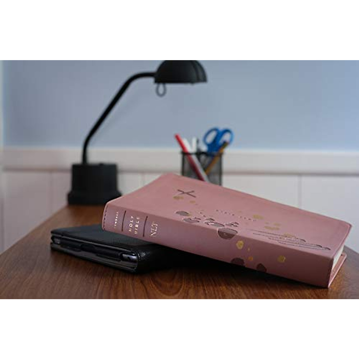 NLT Thinline Reference Holy Bible (Red Letter, LeatherLike, Brushed Pink): Includes Free Access to the Filament Bible App Delivering Study Notes, Devotionals, Worship Music, and Video