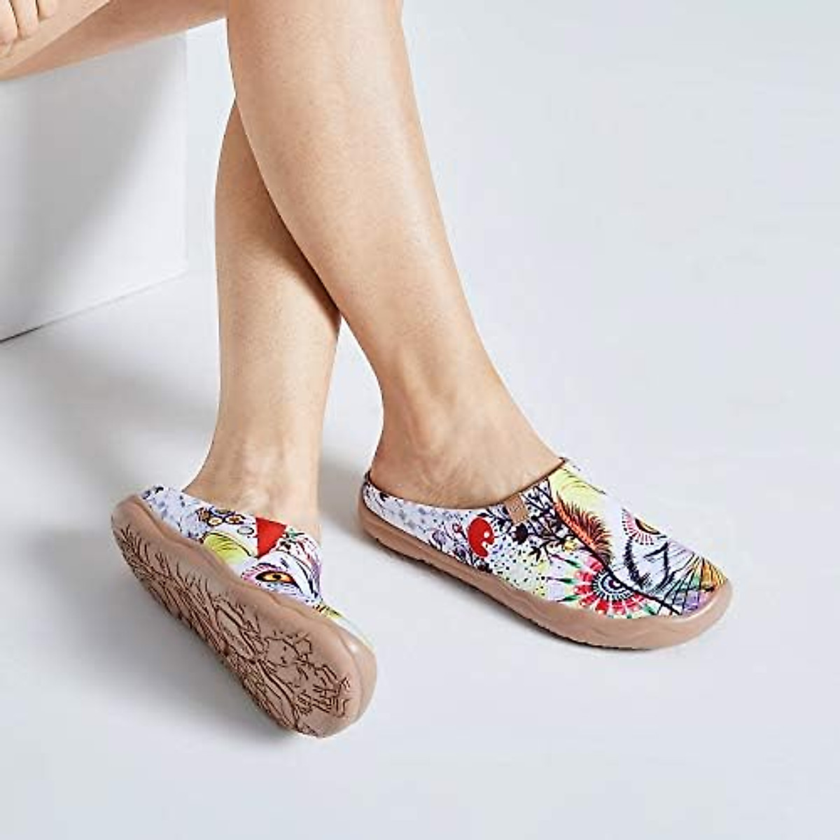 UIN Women's Slipper Fashion Canvas Comfort Travel Art Painted Shoes Wide Toe Casual Household Slip On Mules Cheer Up (8)