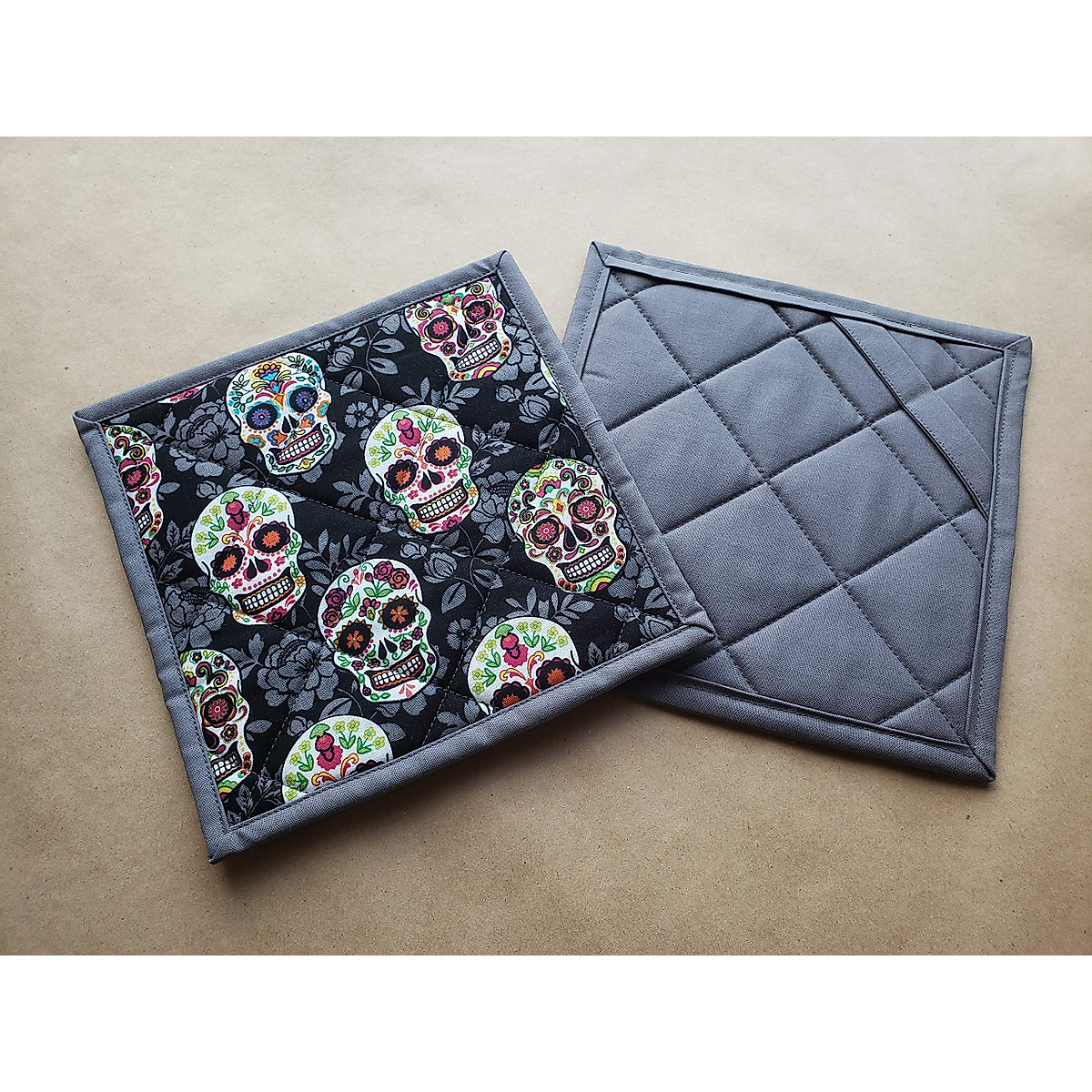Sugar Skull Themed Potholders Set of 2 Pair Día de Muertos Kitchen Linens Day of the Dead Home Decor Quilted Hot Pads Insulated Trivets Black Grey Halloween Gifts Under 20 Handmade Pot Holders