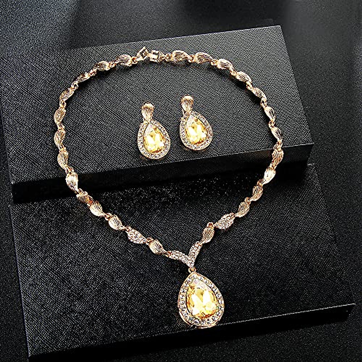 FUNOJOY Gold Jewelry Sets for Women Wedding Teardrop Crystal Necklace and Earrings Bracelet Rings Set Costume Jewelry for Prom Wedding