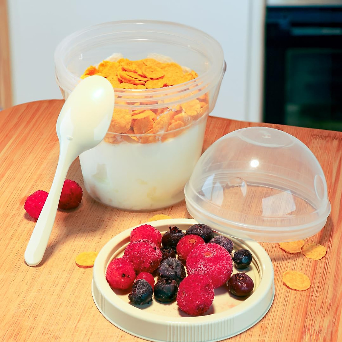 EYNEL 4 Pack 17 oz Small Breakfast On The Go Yogurt Parfait Cups, Reusable Plastic Containers with Lids and Spoons, Perfect Jars for Overnight Oats Cereal Granola Oatmeal (4 Colors Set)