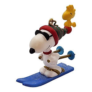 1999 Hallmark Keepsake Miniature Ornament Winter Fun With Snoopy Collector's Series