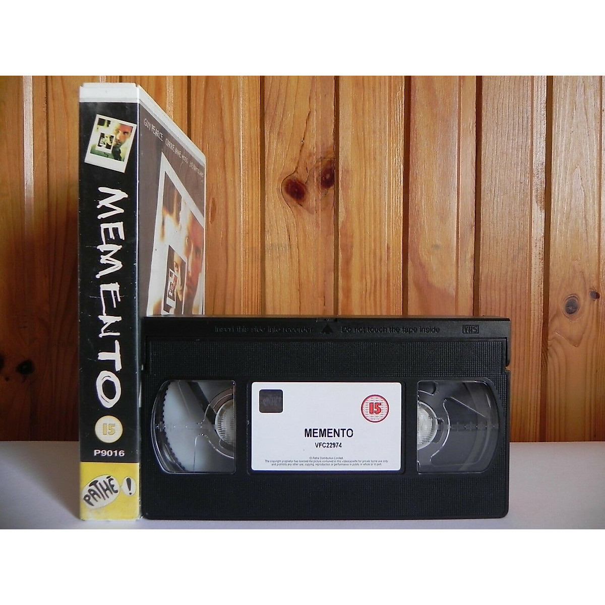 Memento - Large Box - Pathe! - Thriller - Ex-Rental - Carrie-Anne Moss - Pal VHS