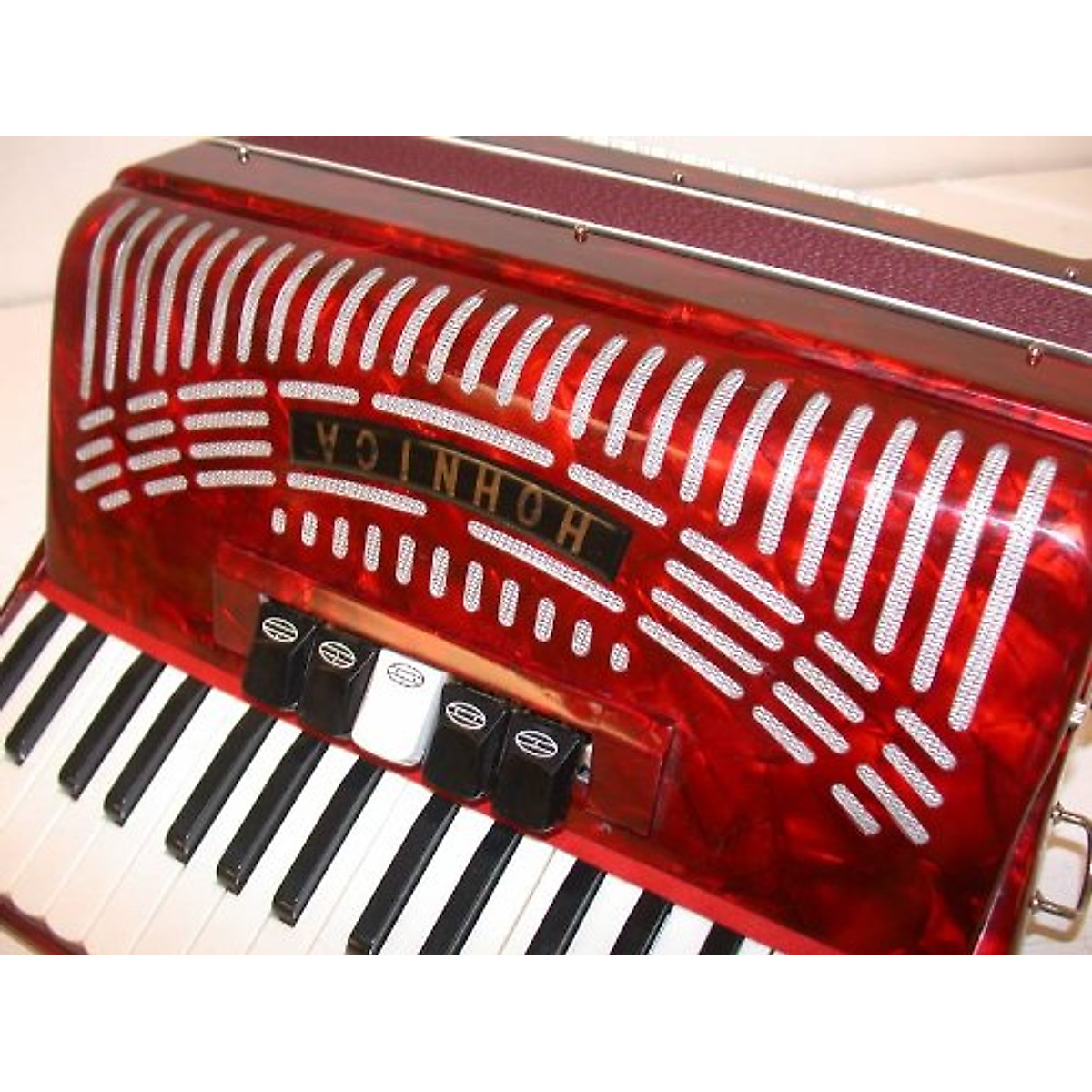 HOHNER 1305-RED Hohnica 72 Bass 34-Key Entry Level Piano Accordion Range G to E