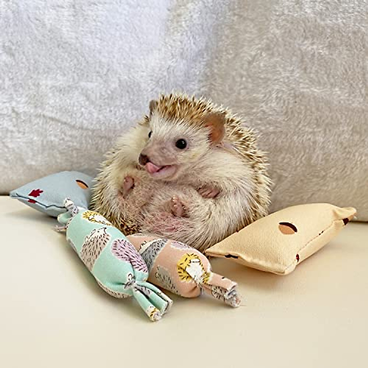 Ymid Select 4 Pcs Hedgehog Mini Pillows Small Animal Toys Habitat Decor Cage Accessories Hedgehog Supplies Photo Props Toy for Ferret ,Rabbit,Bird,Parrot,Mouse,Chinchilla, Rat,Gerbil,Dwarf Hamster