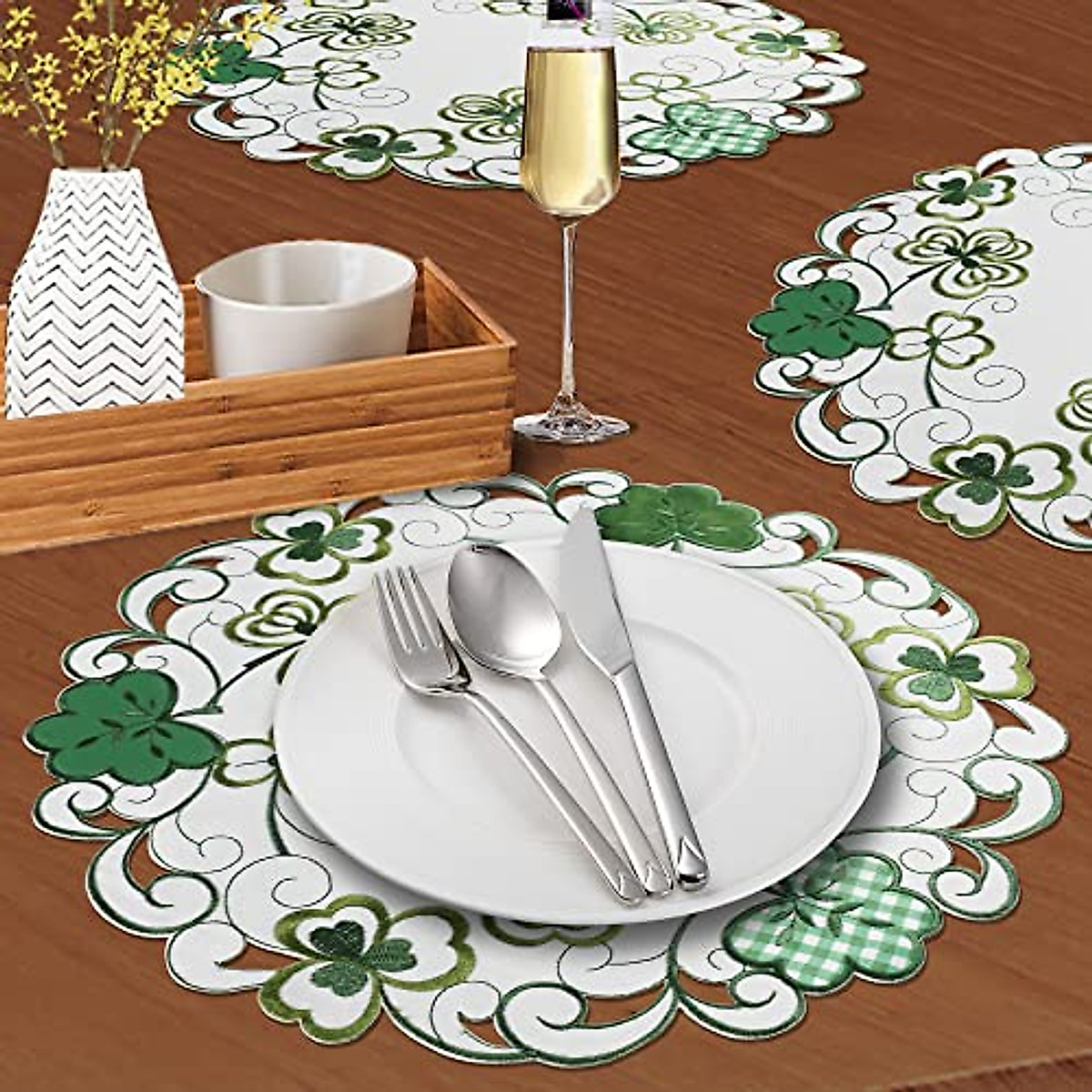 OWENIE St Patrick's Day Round Shamrock Placemats Set of 4, Embroidered Irish Clover Cutwork 15 Inch Placemats,Green Table Mats with Lucky Shamrocks, Round Doilies for Kitchen Dining Table