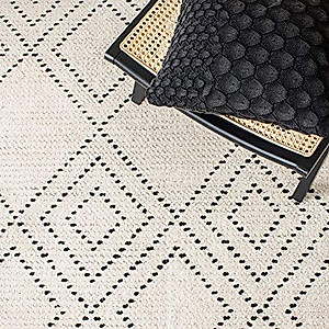 Safavieh Casablanca Collection Accent Rug - 4' x 6', Ivory & Black, Handmade Moroccan Boho Wool Braided Tassel, Ideal for High Traffic Areas in Entryway, Living Room, Bedroom (CSB676Z)