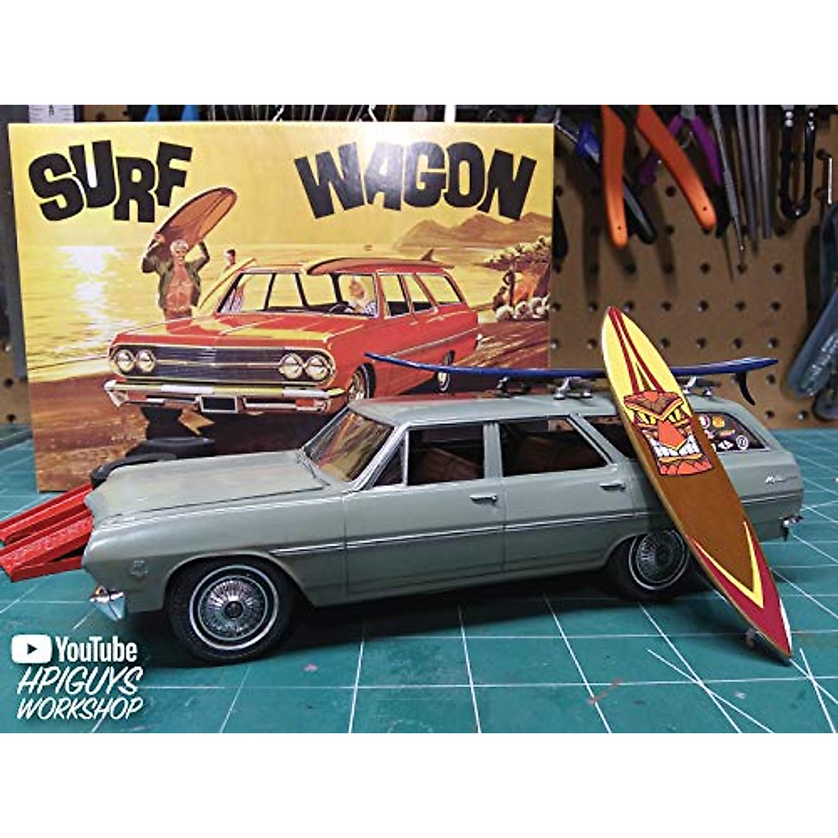 AMT 1965 Chevelle Surf Wagon 1:25 Scale Model Kit