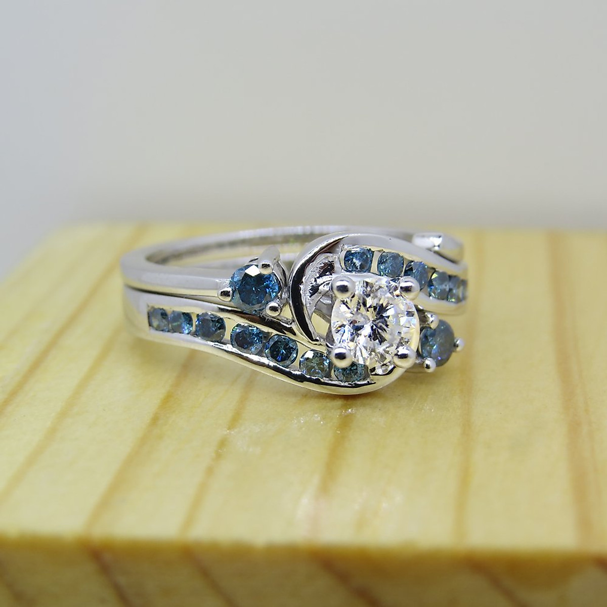 Dazzlingrock Collection 0.95 Carat (ctw) 14K Round Blue And White Diamond Engagement Ring Set 1 CT, White Gold, Size 7.5