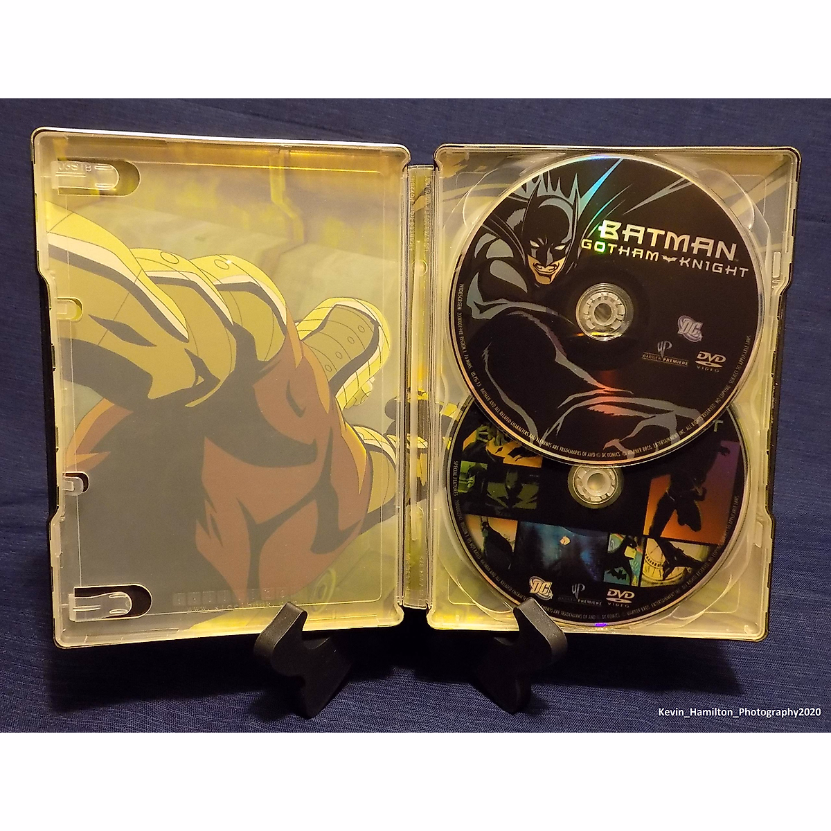 Batman: Gotham Knight (Two-Disc Special Edition w/Limited Issue Steelbook Package & Exclusive DC Comics Character Guide)