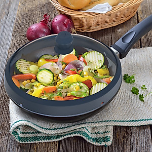 Microwave Glass Cover Splatter Guard Lid with Anti-scald Silicone Handles and Vented Edge for Food Pot Plate Cover 10.5 inch Blue