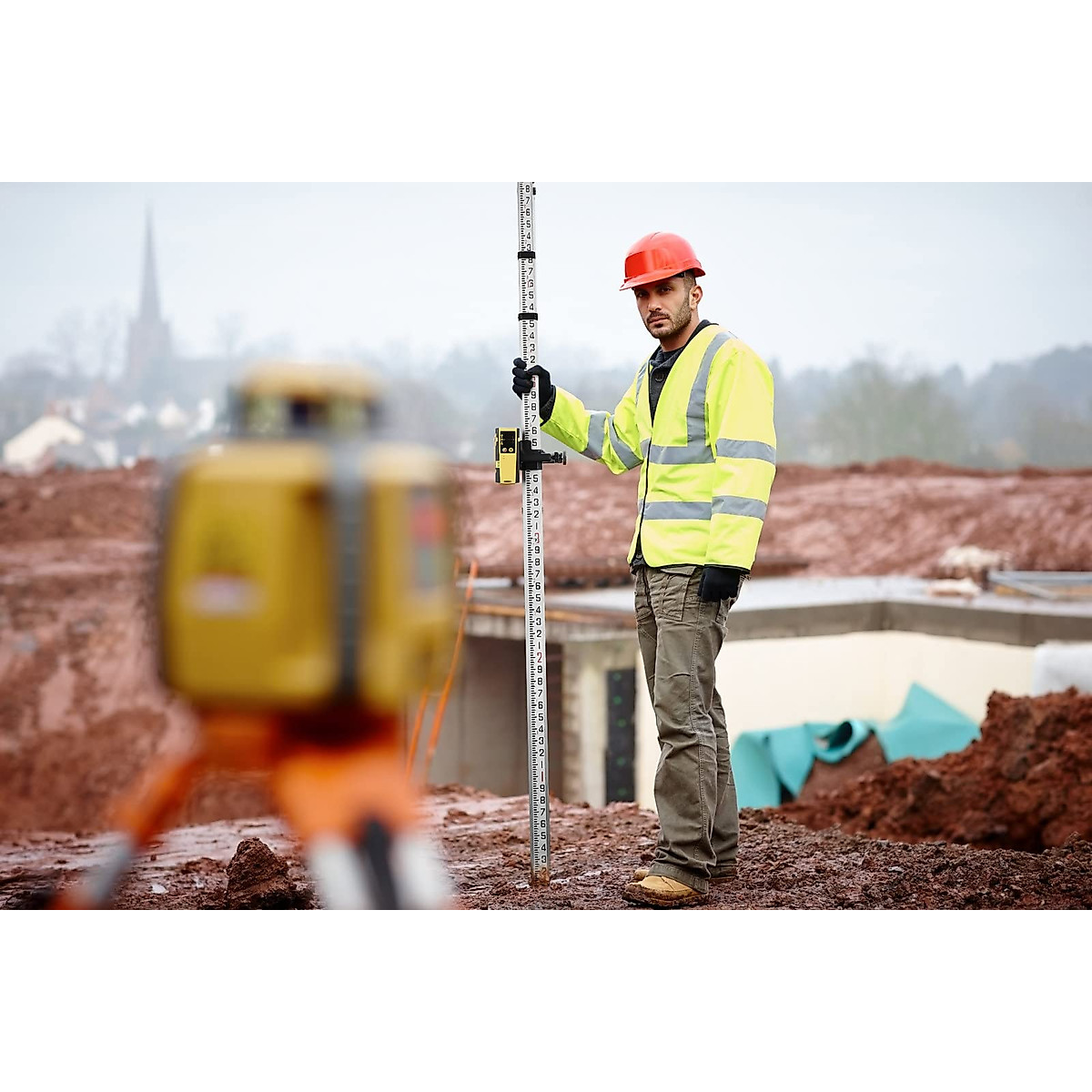 Firecore 16-Foot Aluminum Grade Rod - 8ths, 5 Sections Dual Sided Telescoping Leveling Rod with Bubble Level and Carrying Case - FLR500C