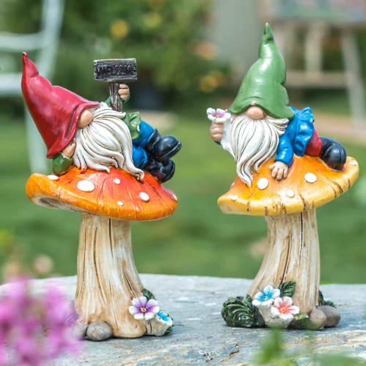 TERESA'S COLLECTIONS Garden Gnomes Statues, Lawn Ornaments, Set of 2 Outdoor Gnomes Mushrooms Statues, Funny Resin Garden Statues for Patio Yard Home Decoration 6.7 inch