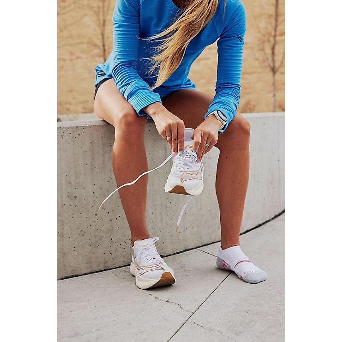 Saucony Women's RunDry Performance 6, 12 Selective Cushion Socks, S-L, White Basic (6 Pairs), Medium