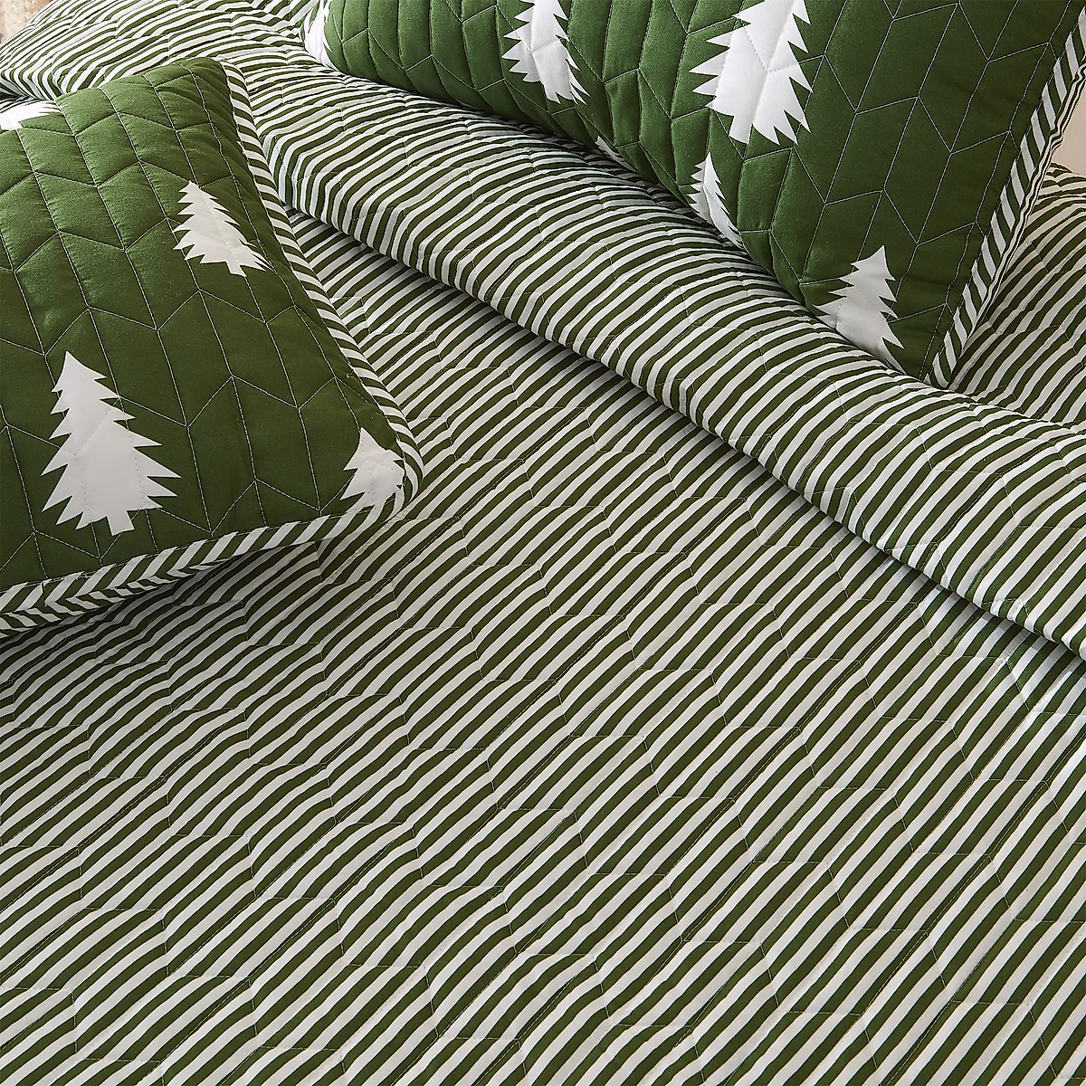 Great Bay Home Full/Queen Reversible Rustic Lodge Olive Bedspread Quilt with Shams - All Season Cabin Coverlet Bedding Set (includes 1 Quilt, 2 Pillow Shams)