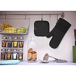 BESTONZON 4PCS Heat Resistant Oven Mitts and Pot Holders, Soft Cotton Lining with Non-Slip Surface for Safe BBQ Cooking Baking Grilling (Black)