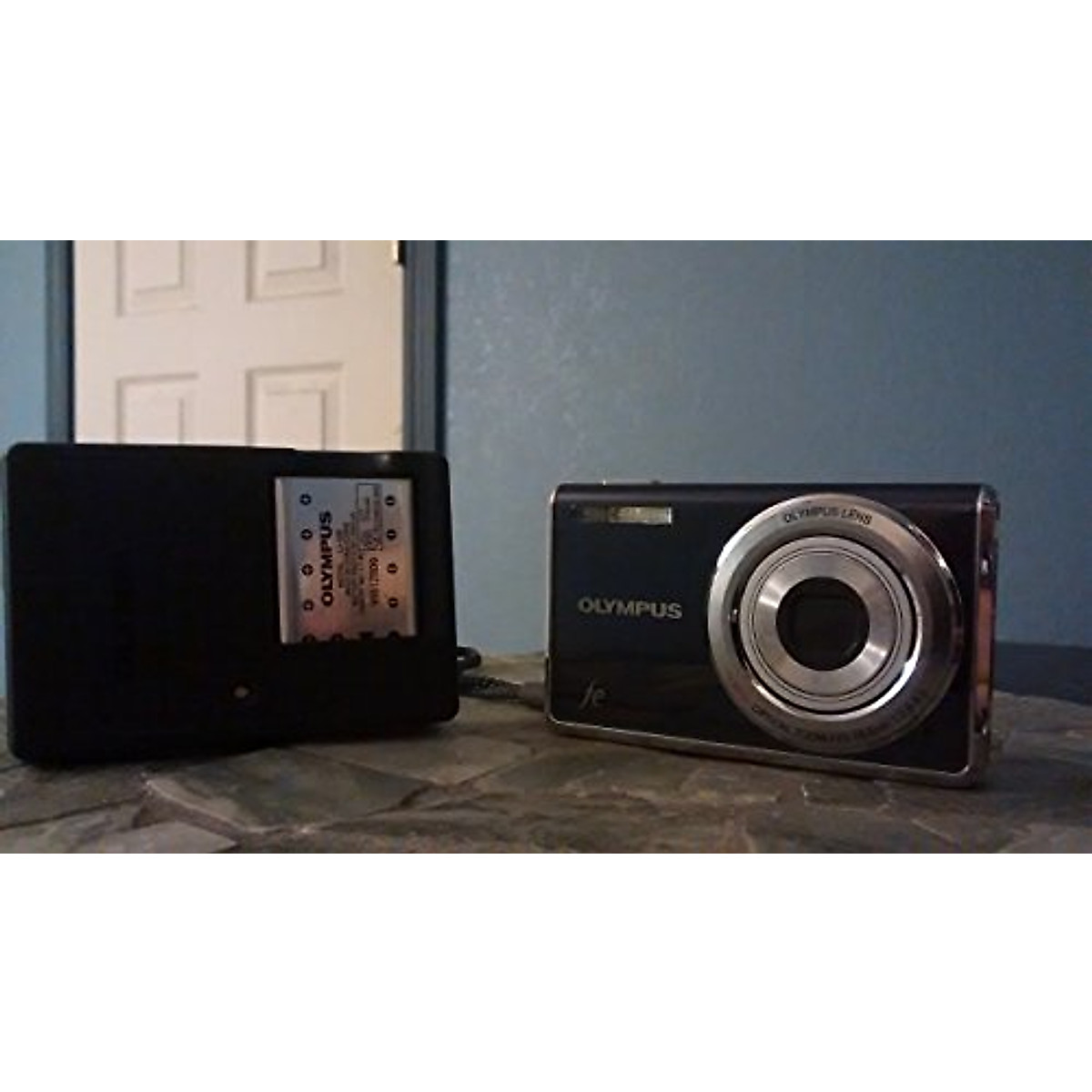 Olympus FE-4010 12MP Digital Camera with 4x Wide Angle Optical Zoom and 2.7 i...