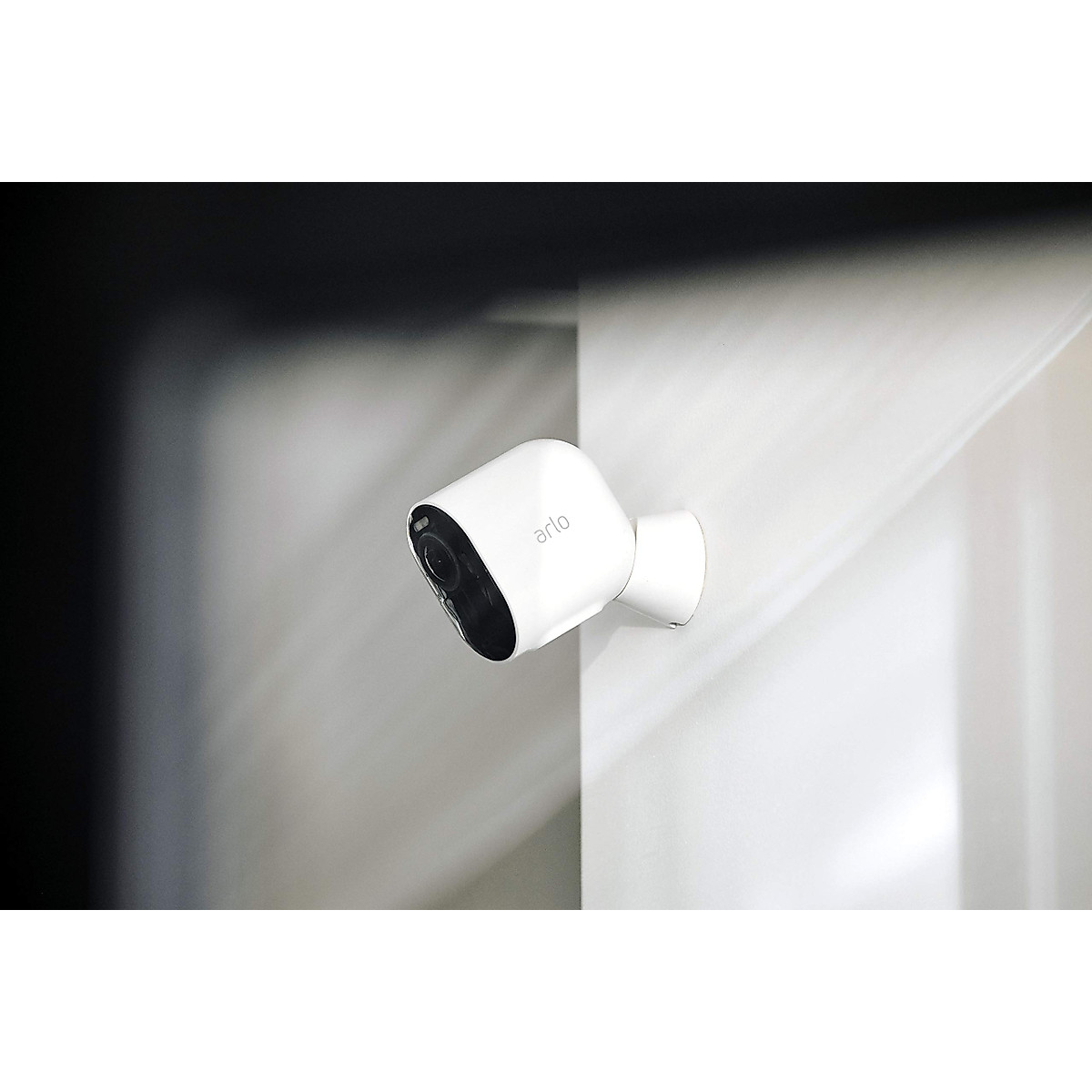 Arlo VMK5140-100NAS Ultra - 4K UHD Wire-Free Security Camera, Color Night Vision, Spotlight, 2-Way Audio, Indoor/Outdoor | with Arlo Video Doorbell