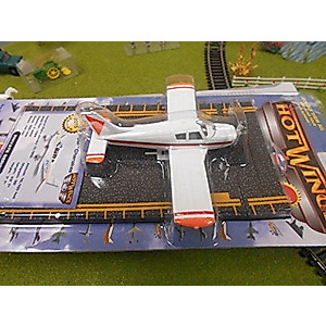 Hot Wings Piper Cherokee Die-Cast Airplane - 13111