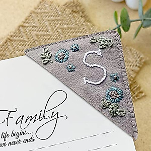 Personalized Hand Embroidered Corner Bookmark, Corner Bookmark for Page Marker Book Decoration, Unique Flower Letter Triangle Embroidered Corner Bookmarks, Gift for Book Lovers Women Reader (Winter S)