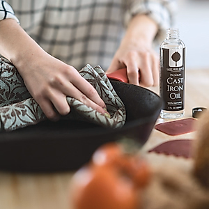 Cast Iron Sam's 100% Natural Cast Iron Seasoning Oil - Clean, Condition, Protect and Care for Your Cookware – Cast Iron Oil for All Iron Pans, Skillets, Griddles, Dutch Ovens, Woks.