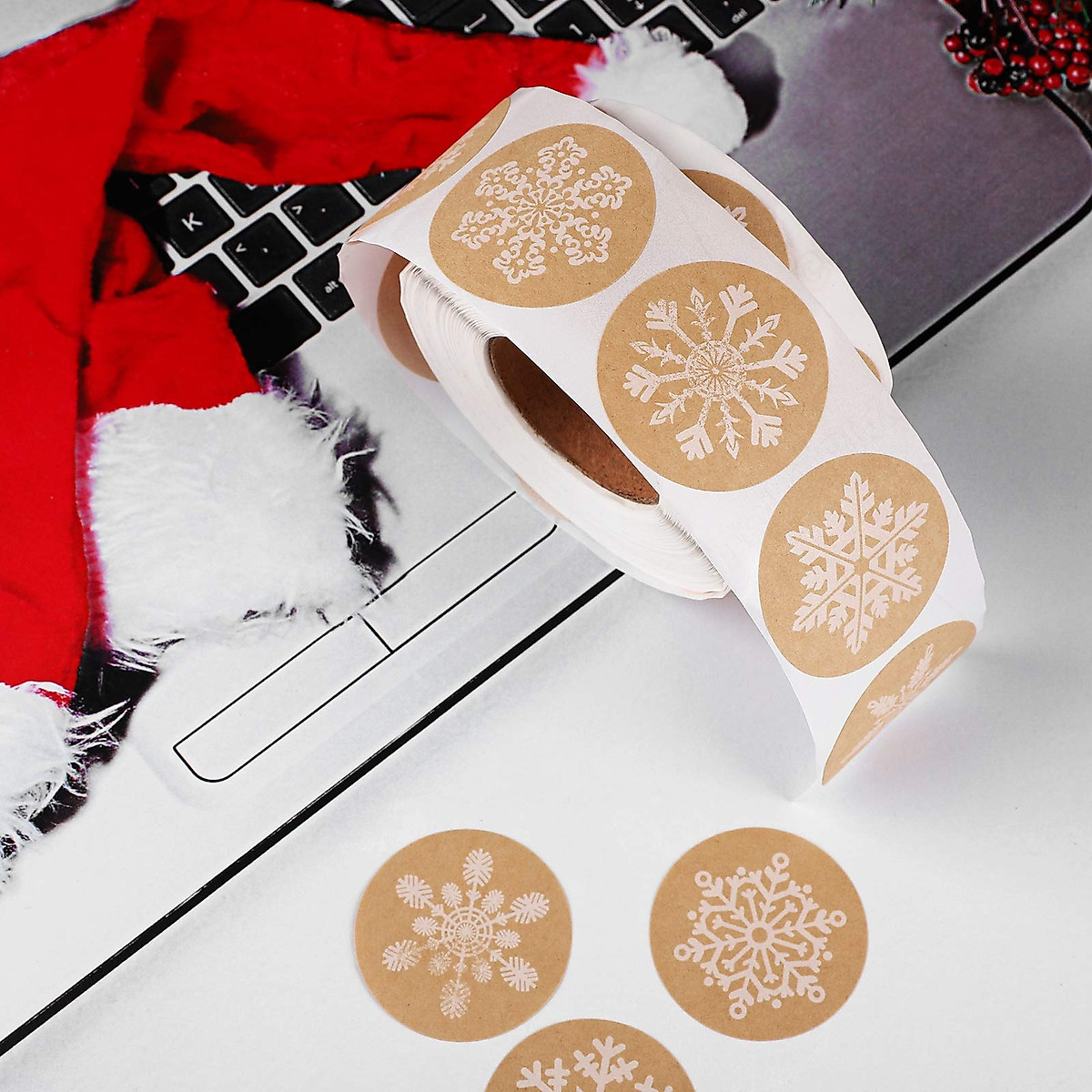 Ruisita 600 Pieces Kraft Snowflake Stickers Christmas Self Adhesive Labels Stickers Winter Favor Seals