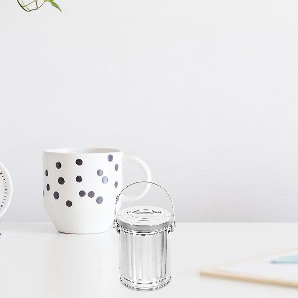 BESTOYARD Mini Desktop Trash Can with Lid Metal Rubbish Bin Tiny Garbage Can Mini Tabletop Flowerpot Pen Holder for Home Office Countertop