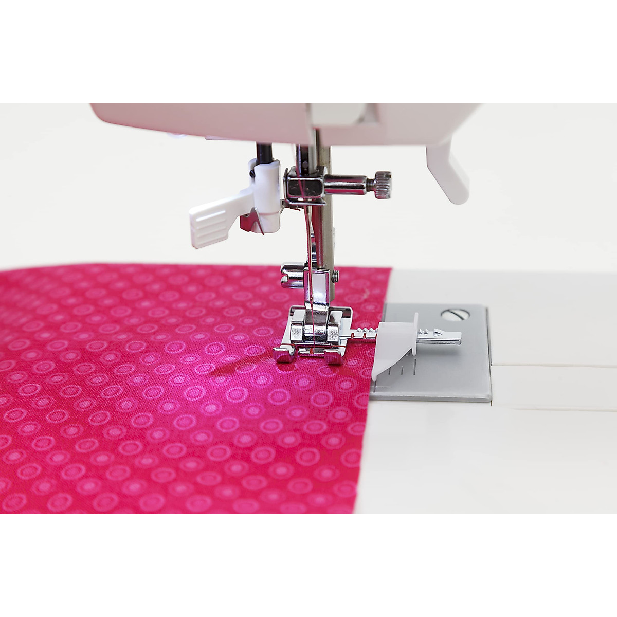 SINGER | 5560 Computerized Sewing Machine with Included Accessory Kit, Hard Cover & Extension Table, 203 Stitch Applications - Perfect for Beginners